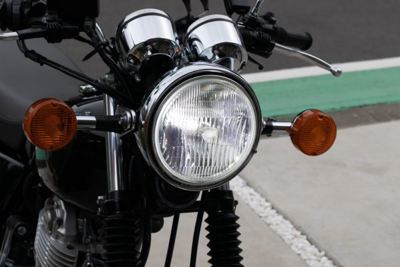 SR400ヘッドライトバルブをLEDに交換して低消費電力へ - BABEL